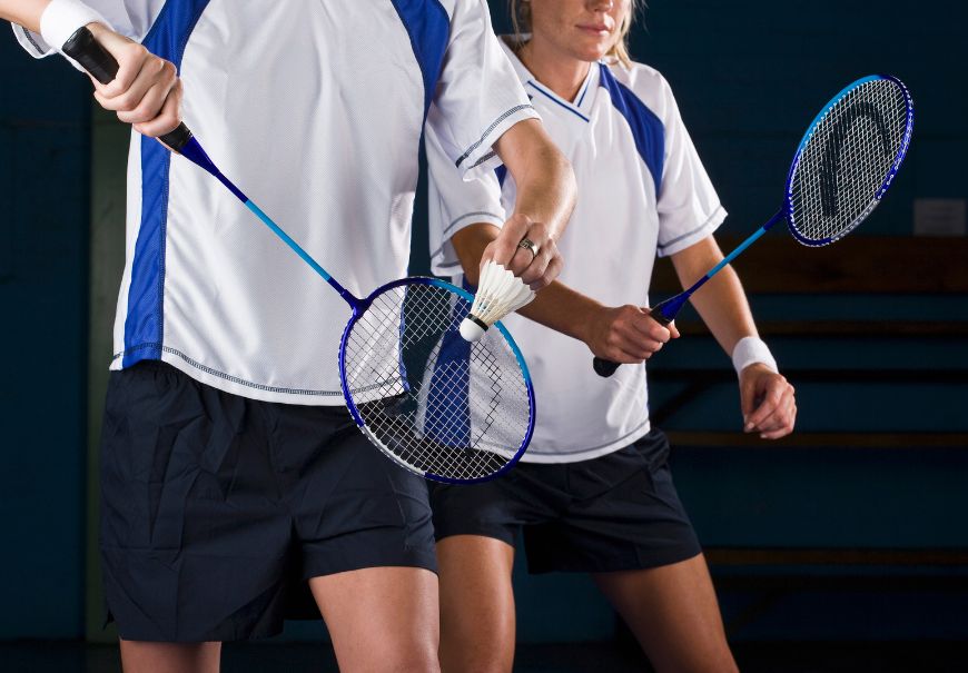 Comment progresser au badminton ? Exercices, techniques et astuces de coach